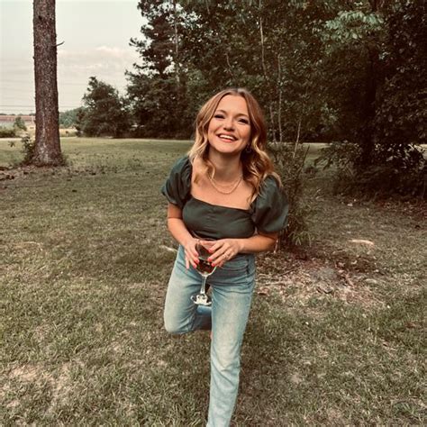Leslee Marler Twitter Instagram TikTok Linktree