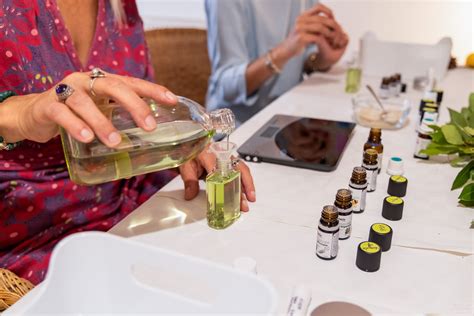Quelles sont les huiles essentielles indispensables à avoir chez soi