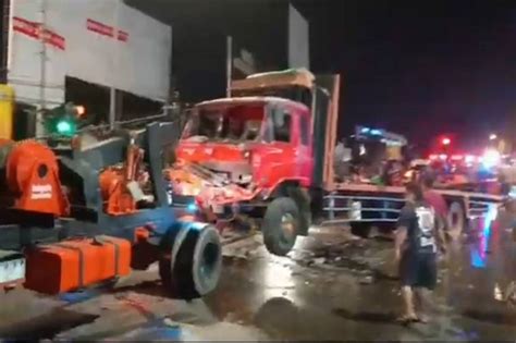 3 Tewas Dan 9 Luka Akibat Kecelakaan Maut Di Exit Tol Bawen Polisi