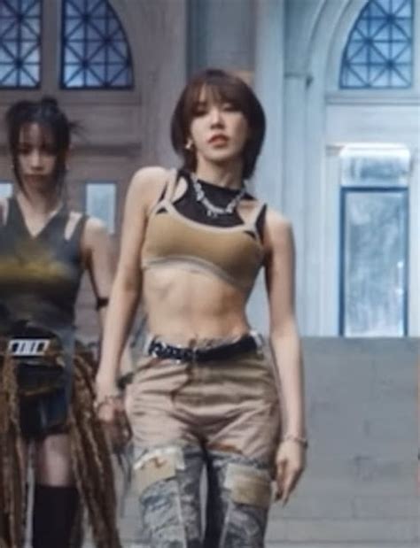 Red Velvet S Wendy Stuns Fans And Netizens With Her Well Defined Abs At