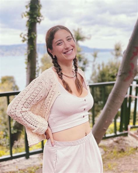 Quién es Hazal Kaya la polémica actriz que interpreta a Filiz en Amor