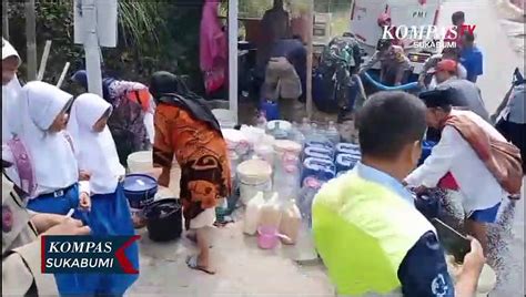 Ratusan Warga Serbu Pendistribusian Air Bersih Video Dailymotion