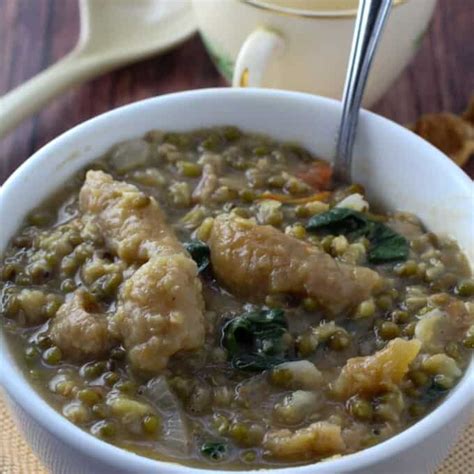 Ginisang Munggo At Chicharon Kawaling Pinoy