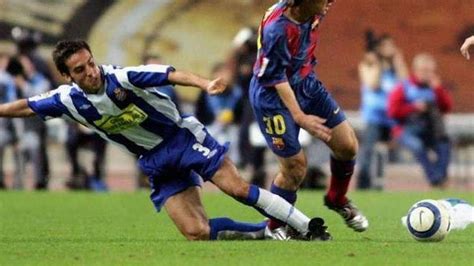 Se cumplen 9 años del debut oficial de Messi en el Barcelona