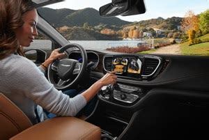 2021 Chrysler Pacifica Vs The 2021 Toyota Sienna Which Is Better