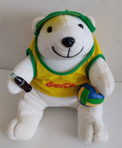 COCA COLA ANTIGO URSO EM PELÚCIA VESTINDO ROUPA DO BRASIL BOLA DE