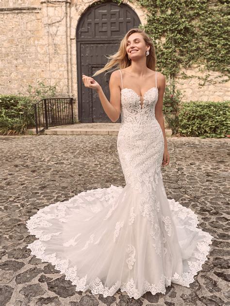 Lace Fit And Flare Wedding Dresses