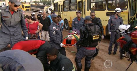 G Batida Entre Nibus E Caminh O Deixa Feridos Em Belo Horizonte