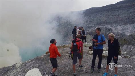Terdengar Letusan Keras Dari Kawah Jalur Pendakian Gunung Ijen Ditutup