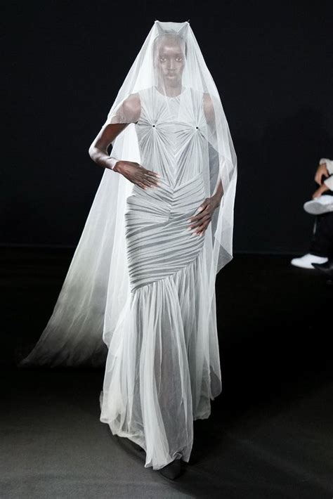 Épinglé par MYSTERIA Silver sur Fashion Idées de mode Idée couture
