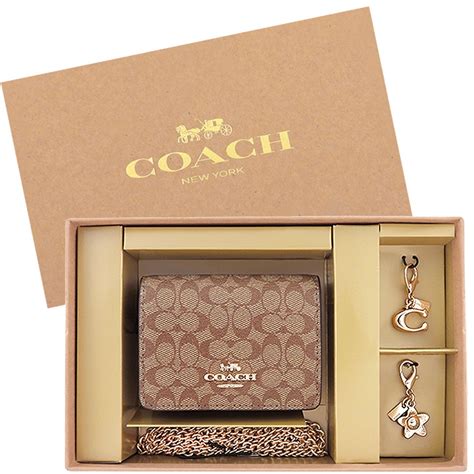 COACH 咖啡色大C PVC鍊帶小廢包 迷你斜背包 C LOGO 花朵造型吊飾禮盒組 COACH Yahoo奇摩購物中心
