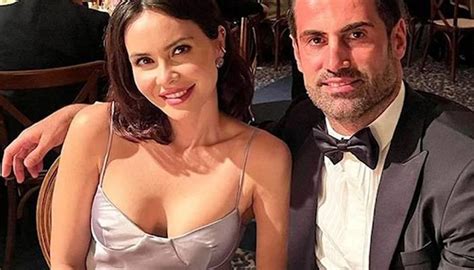 Volkan Demirel In E I Zeynep Sever Bikinili Pozlar N Payla Nca Yorum