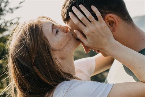 12 Tipos De Besos Y Su Significado Descubre Sus Componentes