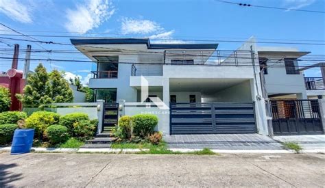 Brand New Modern House in BF Homes Parañaque compare Greenwoods 100