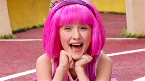 Lazy Town en Español El Diario de Stephanie Feliz Día del Cepillo de