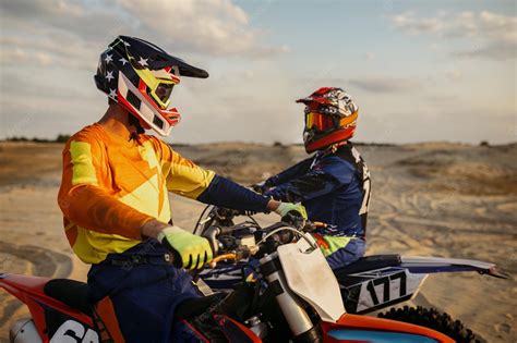 The Pros And Cons Of Motorcycle Riding In Groups 013