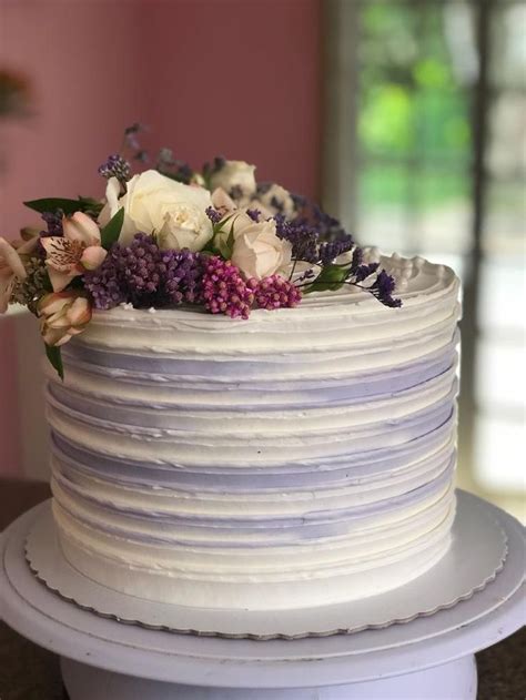 Bolo espatulado em chantininho decorado flores lilás my Lovin Cake