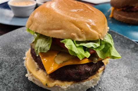 Hambúrguer de acém molho especial Band Receitas