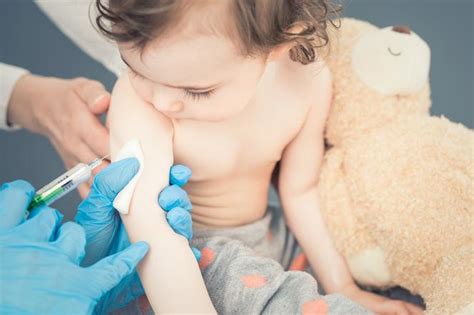 Szczepienie przeciw meningokokom Kto i kiedy powinien przyjąć