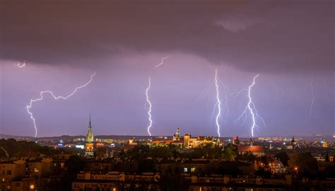 Burze z gradem w części kraju Synoptycy ostrzegają Tu może zagrzmieć