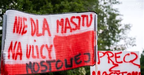 Protest przeciwko budowie masztu na ul Mostowej zdjęcia