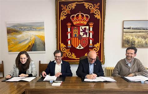 El Ayuntamiento De Corral De Calatrava Firma Un Convenio Con La UCLM