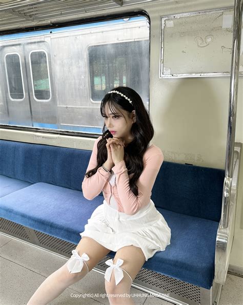 UHHUNG MAGAZINE Hani 하니 The Girlfriend on The Subway 微图坊