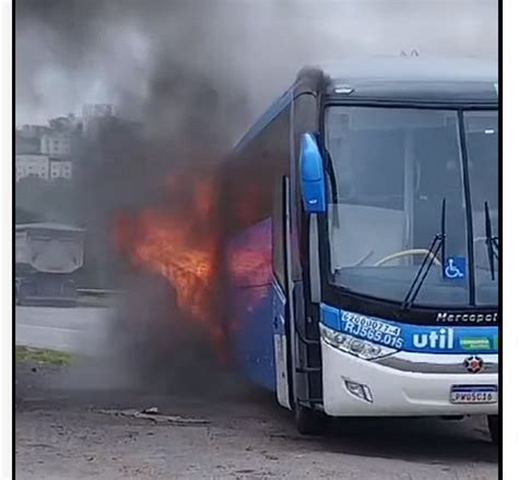 VÍDEO Ônibus jogadores do Vasco pega fogo em rodovia Estadão MT