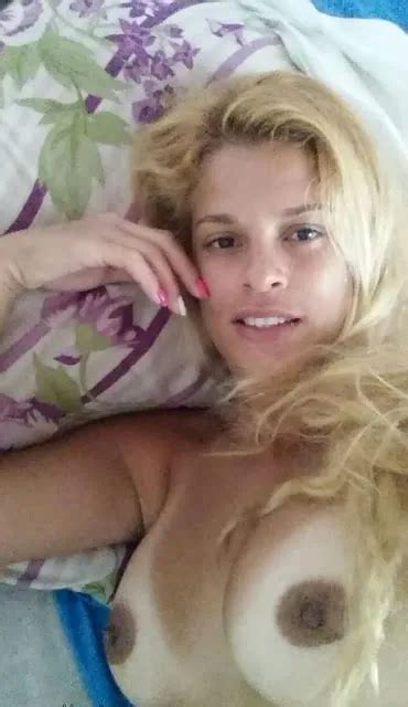 Contribuição Amadora Nacional Júlia Estudante de Administração de