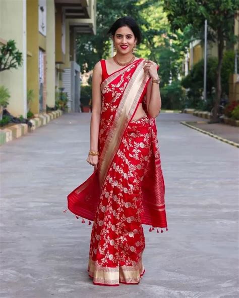 Red Banarasi Silk Saree With Fancy Design Aazuri