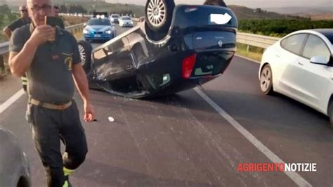 Incidente Sulla Statale Si Scontra Con Una Moto E Si Ribalta Con