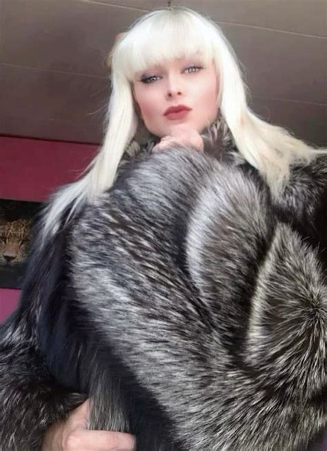 Pin by Evgen on Дама в мехах 24 in 2024 Fur coat fashion Fur fashion