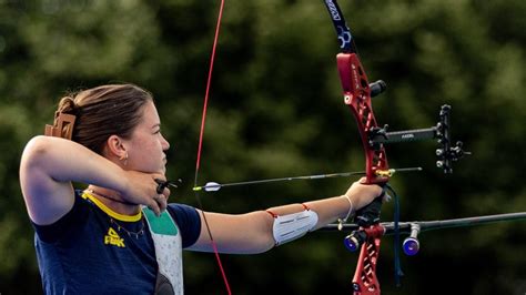 Ana Luiza vira sobre eslovena e avança no tiro arco nas Olimpíadas