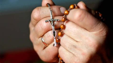 Cómo Rezar Correctamente El Rosario Guía Del Paso A Paso