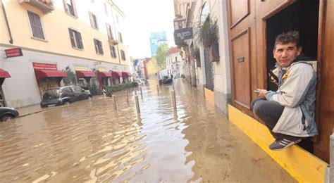 Milano Maltempo Violento Nubifragio Nella Notte Esondato Il Seveso