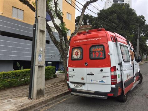 Homem tenta se jogar de prédio de 15 andares e é salvo por policial