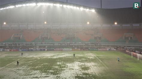 BRI Liga 1 Hujan Deras Bikin Stadion Pakansari Tergenang Laga RANS