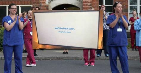 Royaume Uni Une chaîne de télévision interrompt brièvement ses