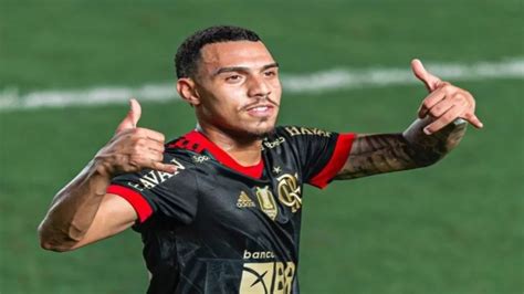 Corinthians e Flamengo se acertam pela contratação de Matheuzinho