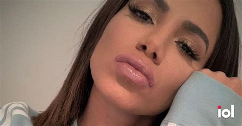 Anitta deslumbra pouca roupa e ganha elogio Sem Photoshop Ótimo