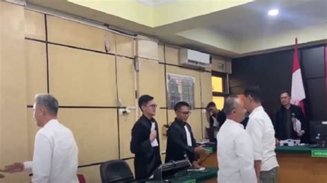 Vonis Hakim Terhadap Terdakwa Korupsi Proyek Stasiun Pandu Teluk Majelis