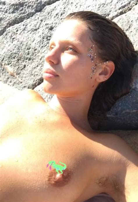 Bruna Linzmeyer Arrasa Clique De Topless Quem QUEM News