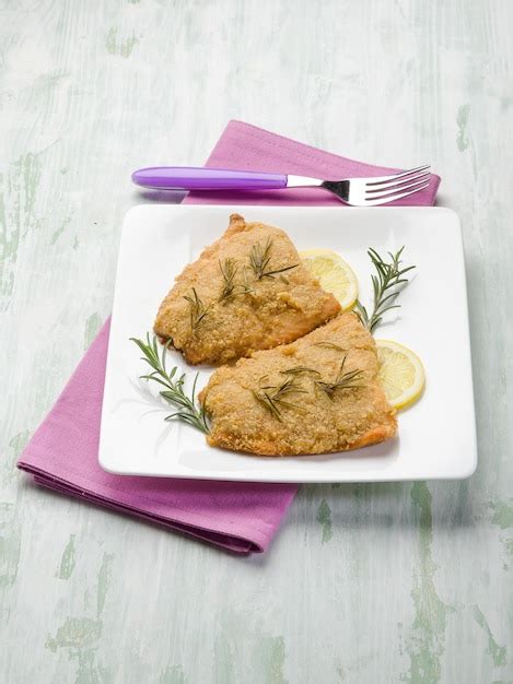 Filete De Pescado Empanizado Foto Premium