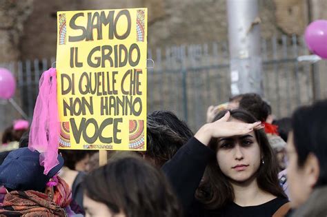 Le Foto Della Manifestazione Contro La Violenza Sulle Donne A Roma Il