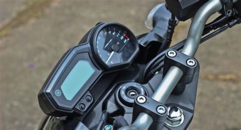 Vídeo Yamaha XJ6 N uma naked imponente e dócil moto br