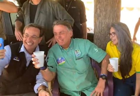 Bolsonaro Faz Pausa N O Programada Pra Tomar Caldo De Cana E Apoiadores