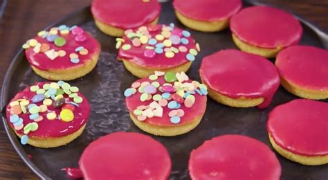Recept Zelfgemaakte Roze Koeken Van Rutger Bakt Kookpraatjes