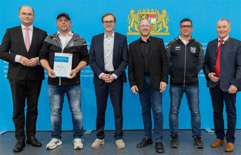 Vorbildlicher Einsatz für Inklusion Heimatminister Füracker zeichnet