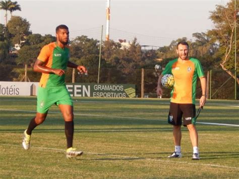 Gilson não jogará o clássico contra o Cruzeiro