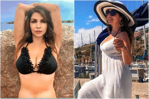 Cristina D Avena stupisce i fan con una foto in bikini a 56 anni è